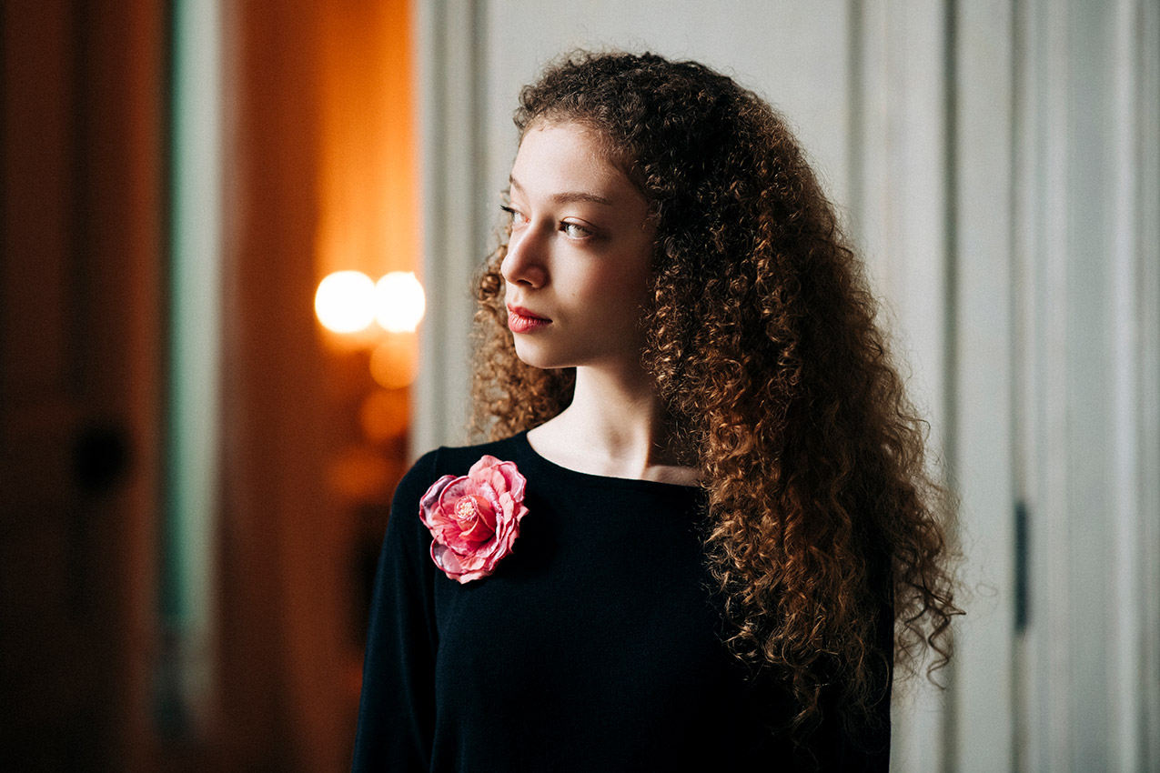 Portraits d'Arielle Beck, jeune prodige de la musique classique ...