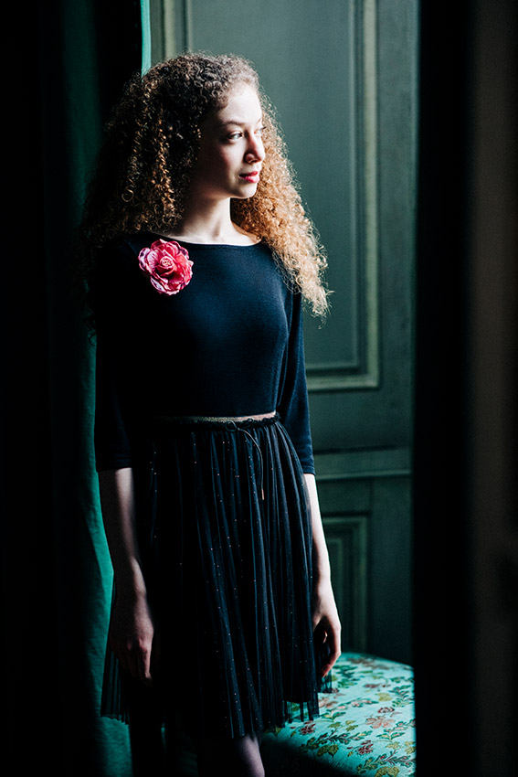 Portraits d'Arielle Beck, jeune prodige de la musique classique ...