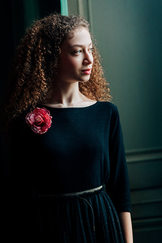 Portraits d'Arielle Beck, jeune prodige de la musique classique ...