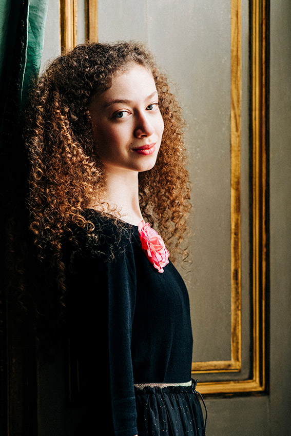 Portraits d'Arielle Beck, jeune prodige de la musique classique ...