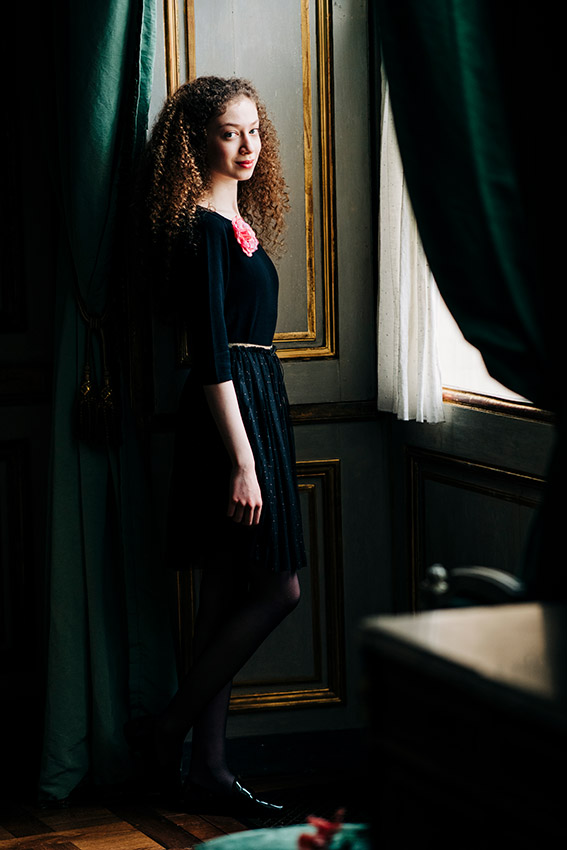 Portraits d'Arielle Beck, jeune prodige de la musique classique ...
