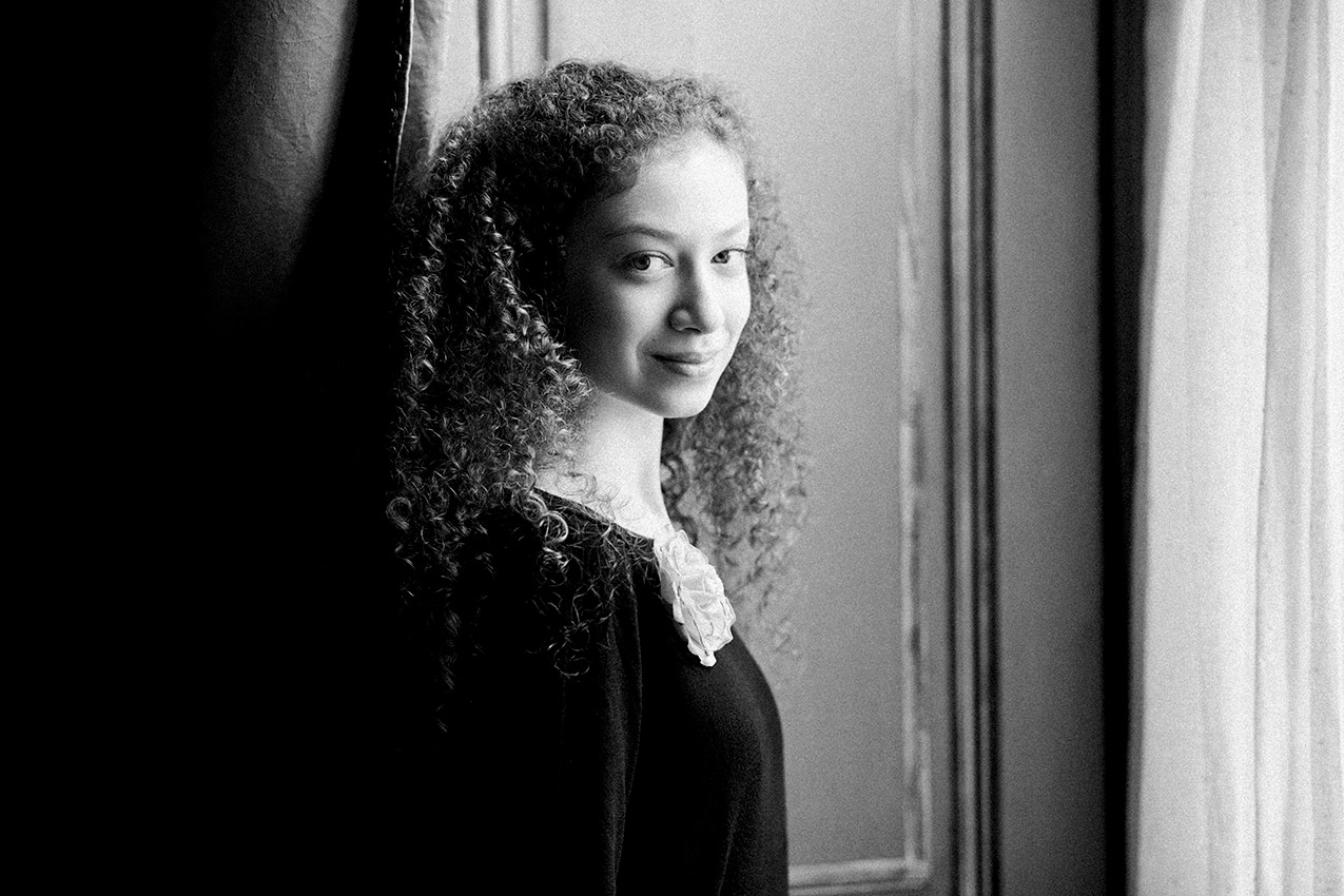 Portraits d'Arielle Beck, jeune prodige de la musique classique ...