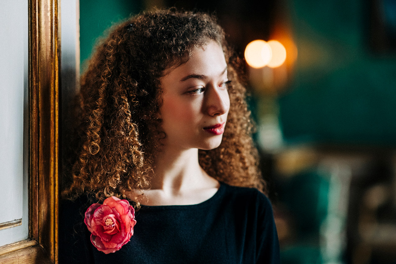 Portraits d'Arielle Beck, jeune prodige de la musique classique ...