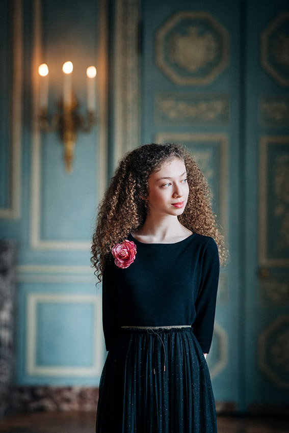 Portraits d'Arielle Beck, jeune prodige de la musique classique ...