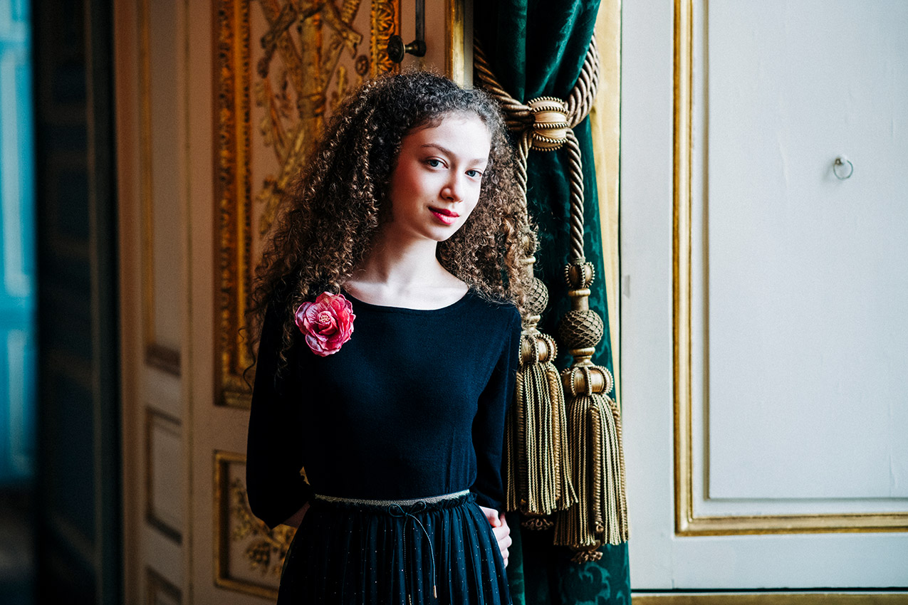 Portraits d'Arielle Beck, jeune prodige de la musique classique ...
