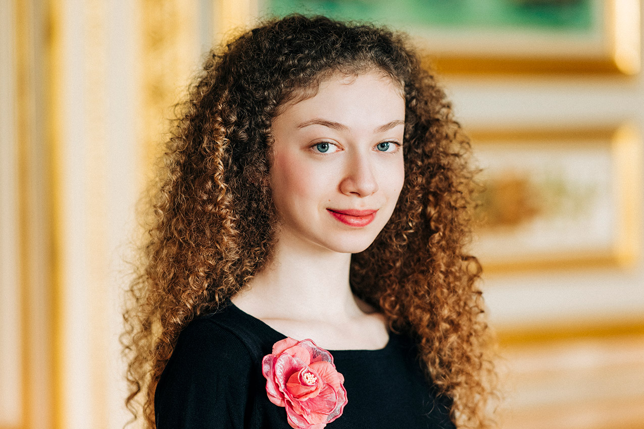 Portraits d'Arielle Beck, jeune prodige de la musique classique ...