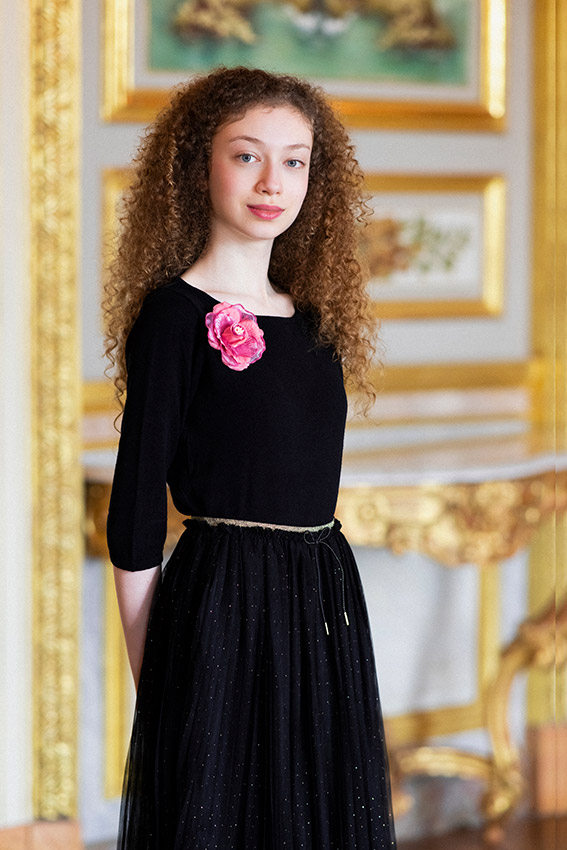 Portraits d'Arielle Beck, jeune prodige de la musique classique ...