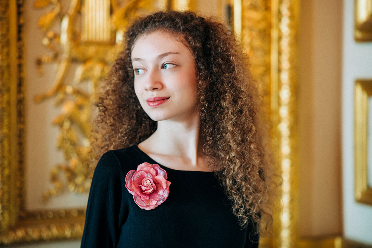 Portraits d'Arielle Beck, jeune prodige de la musique classique ...