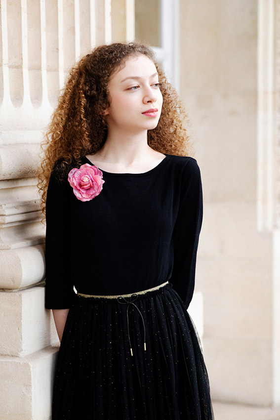 Portraits d'Arielle Beck, jeune prodige de la musique classique ...