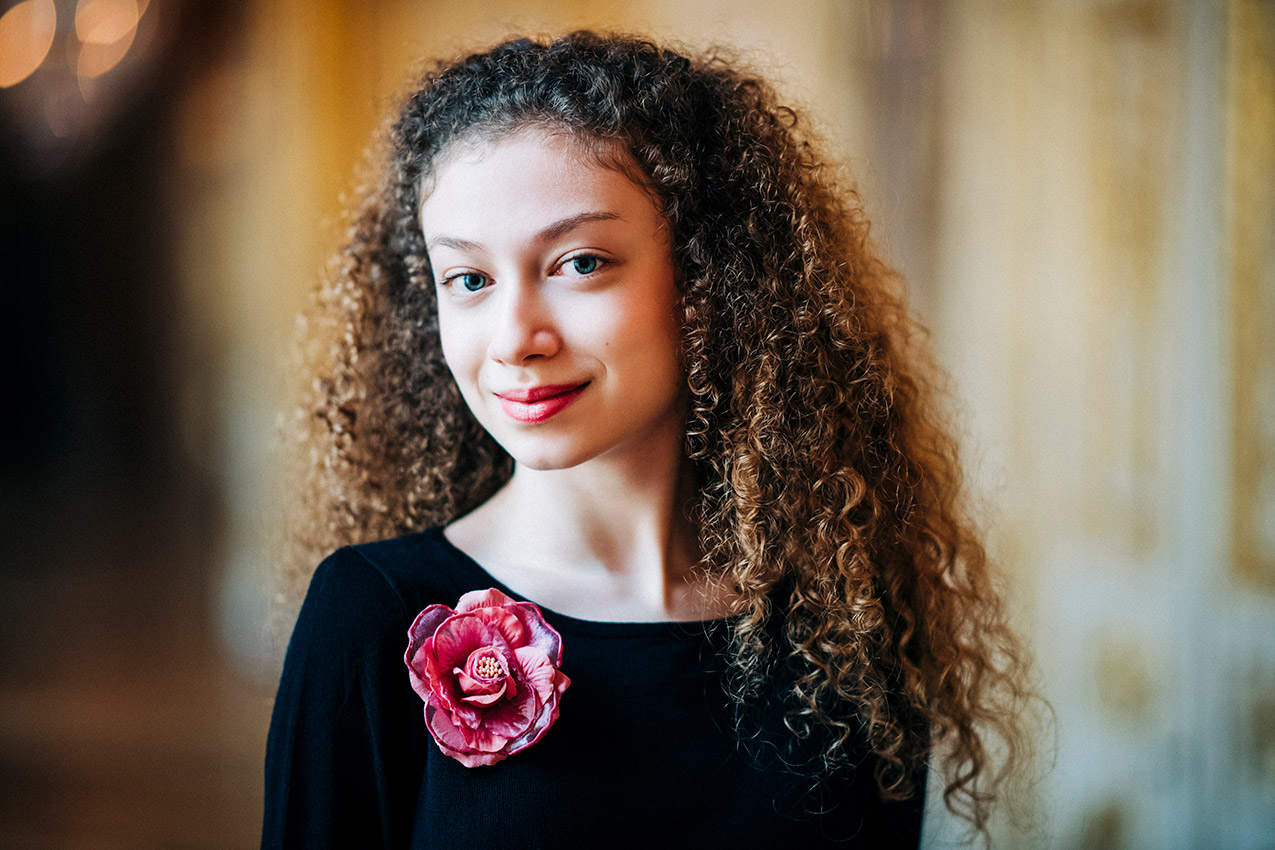 Portraits d'Arielle Beck, jeune prodige de la musique classique ...
